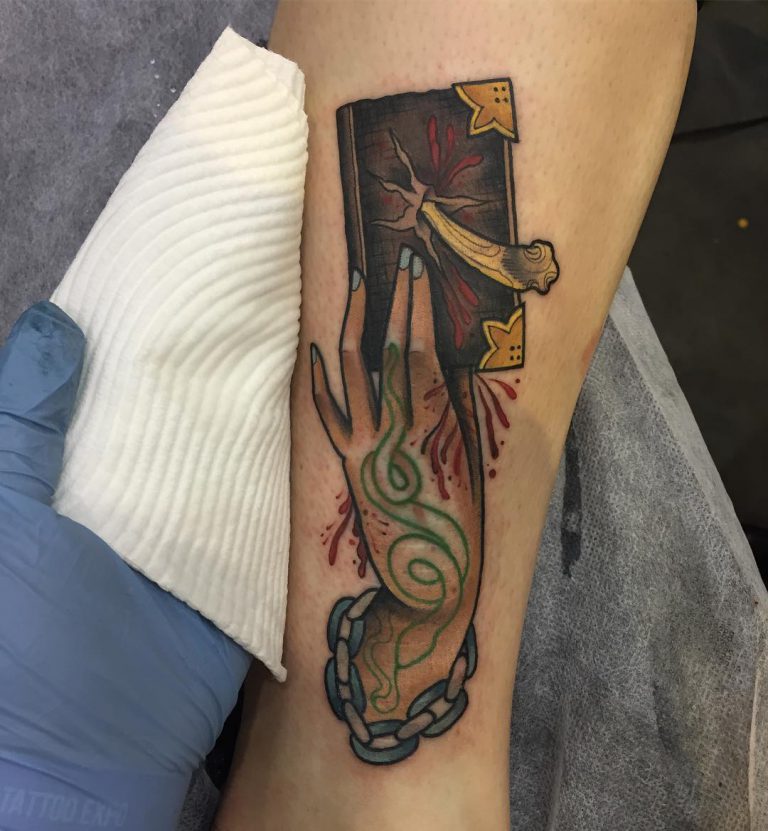 These Hand Tattoos by Ebony Mellowship Deserve a Standing Ovation – The ...